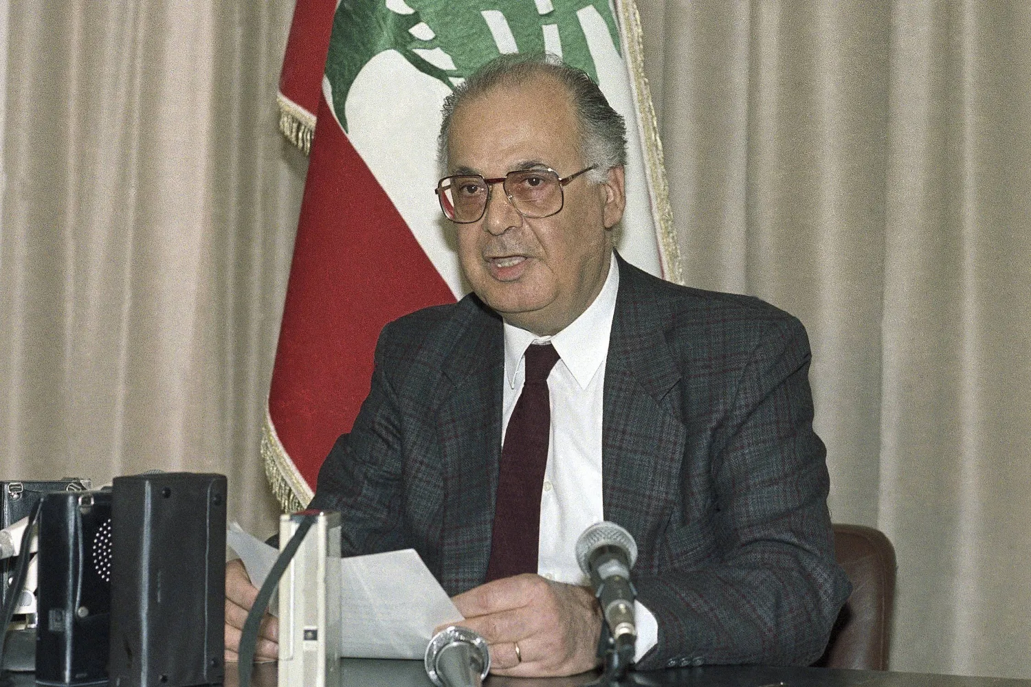 Former 5-time Lebanese PM Salim Hoss Dies at 94