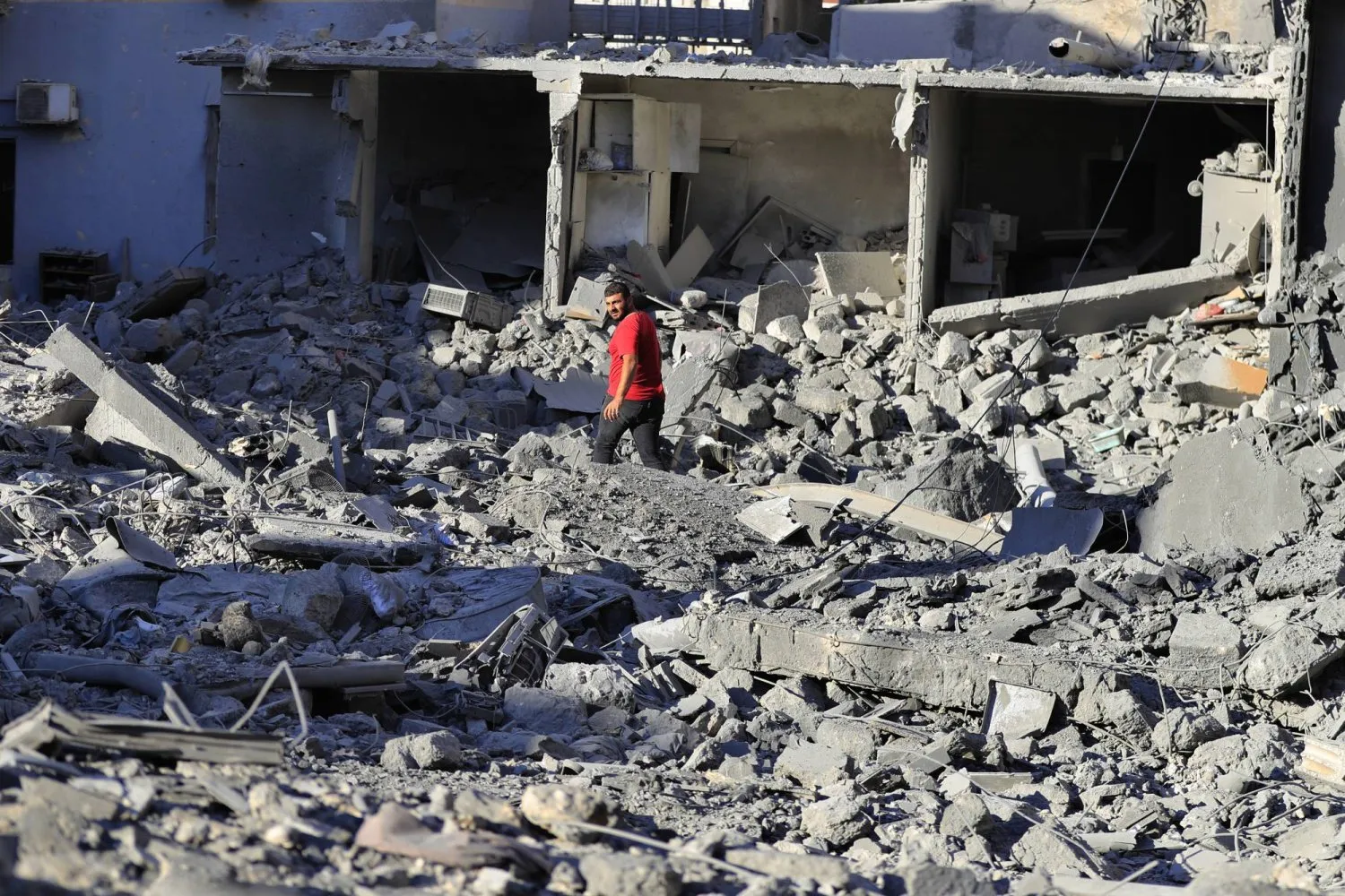 Savaşın başlangıcından bu yana İsrail Lübnan'a yaklaşık 11 bin saldırı ...