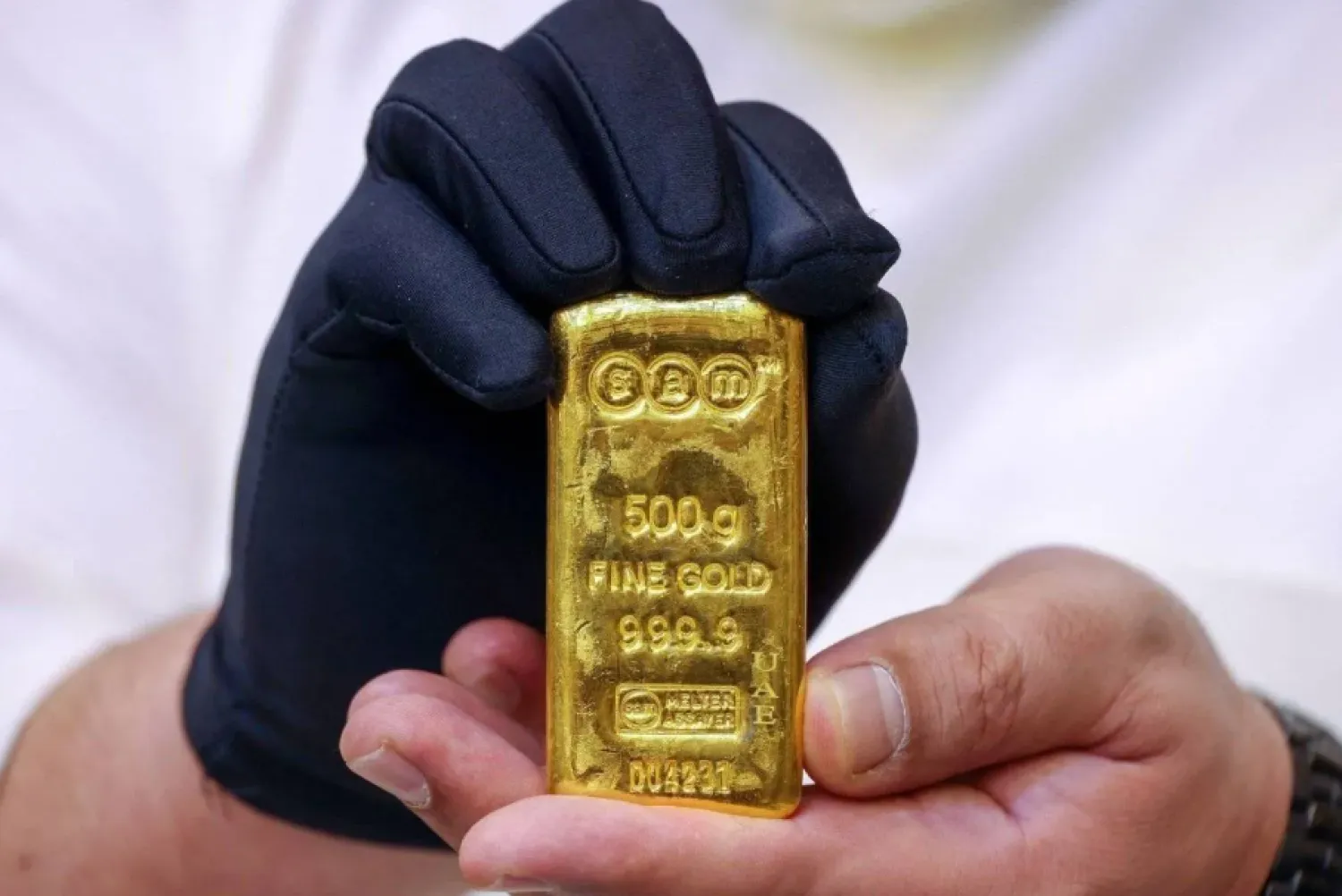Gold Eases after Hitting Record, Safe-haven Flows Strong