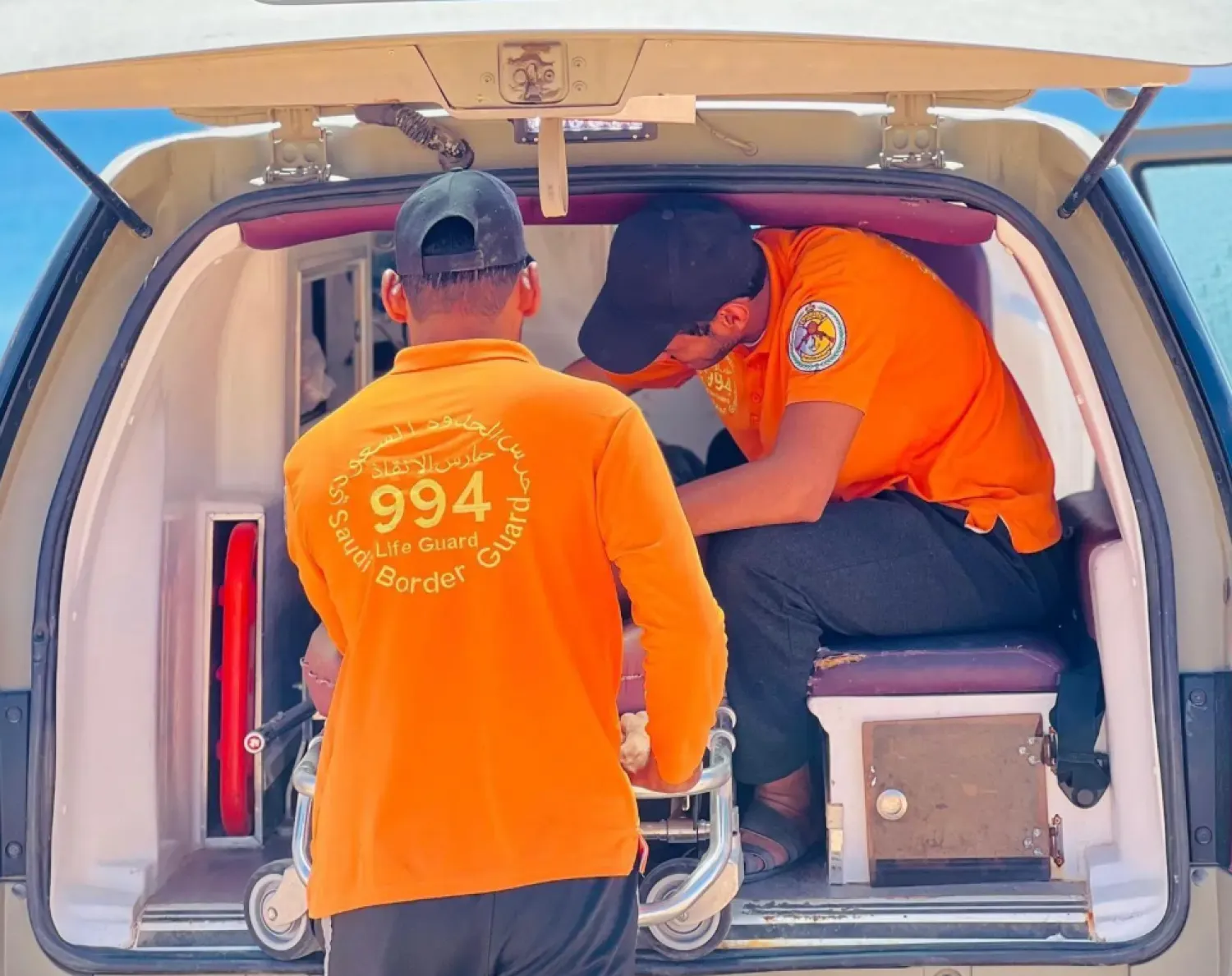 Border Guard Rescues Three Swimmers in Haql, Tabuk