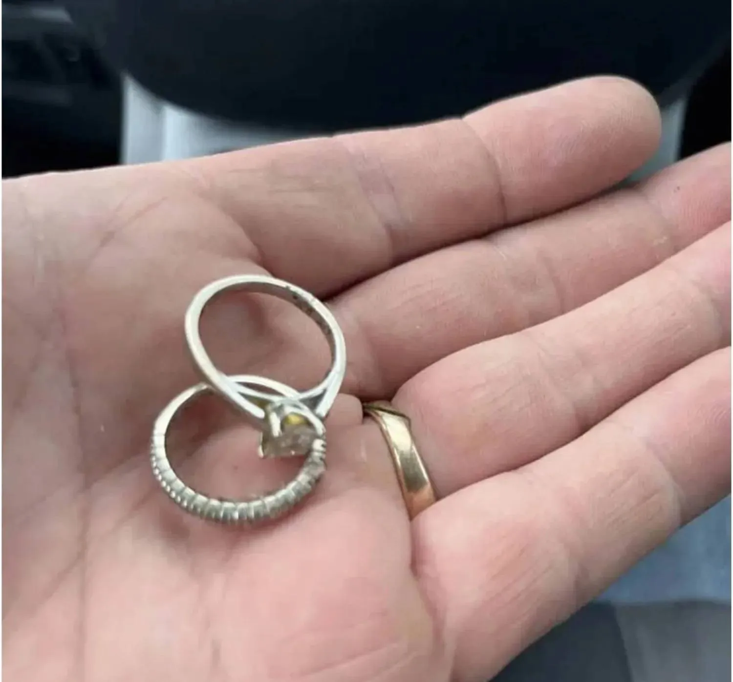 Man Finds Wife’s Lost Wedding Rings After Searching Through 18 Tons of Dump