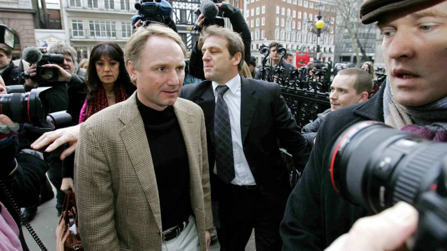 Guy Ritchie Serves up a Meaty Thriller-Comedy Series on Netflix with ...