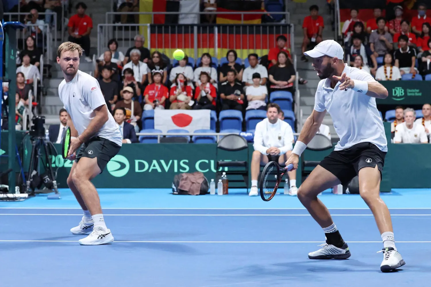Germany and Argentina Qualify for Davis Cup Final 8, Belgium Lead Against Australia