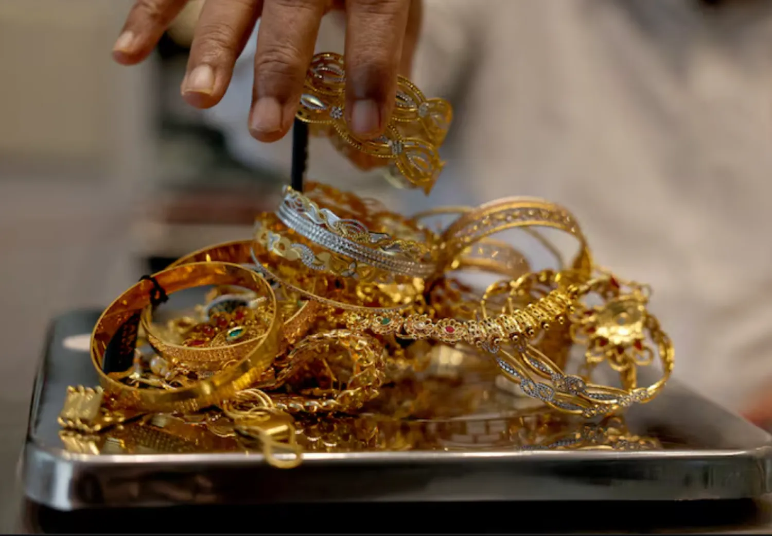 Gold Rises on Safe-haven Demand, Investors await US Data