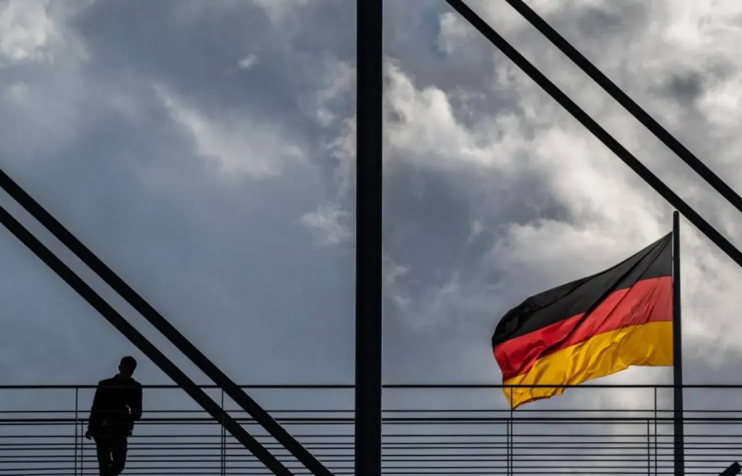 Protests Draw Large Crowds in US Cities to Decry Trump