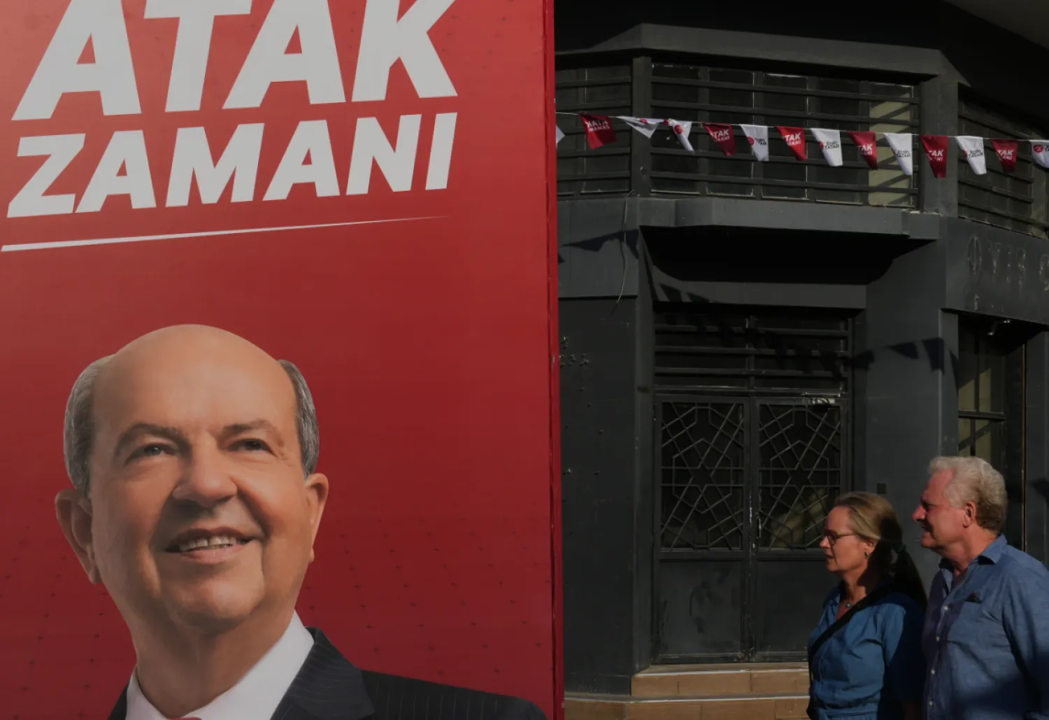 Protests Draw Large Crowds in US Cities to Decry Trump