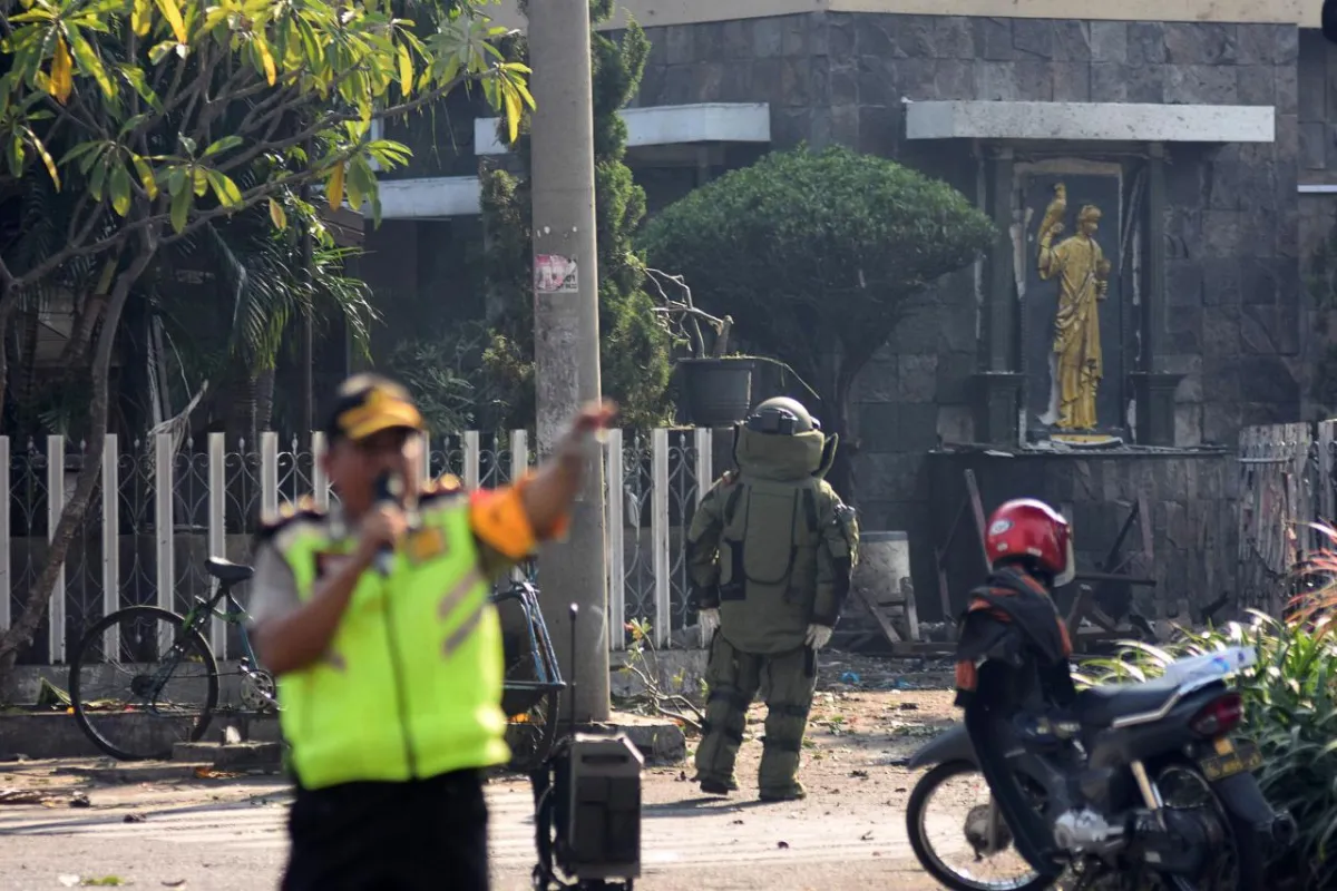 Family of 6 Carries out ISIS Church Attacks in Indonesia