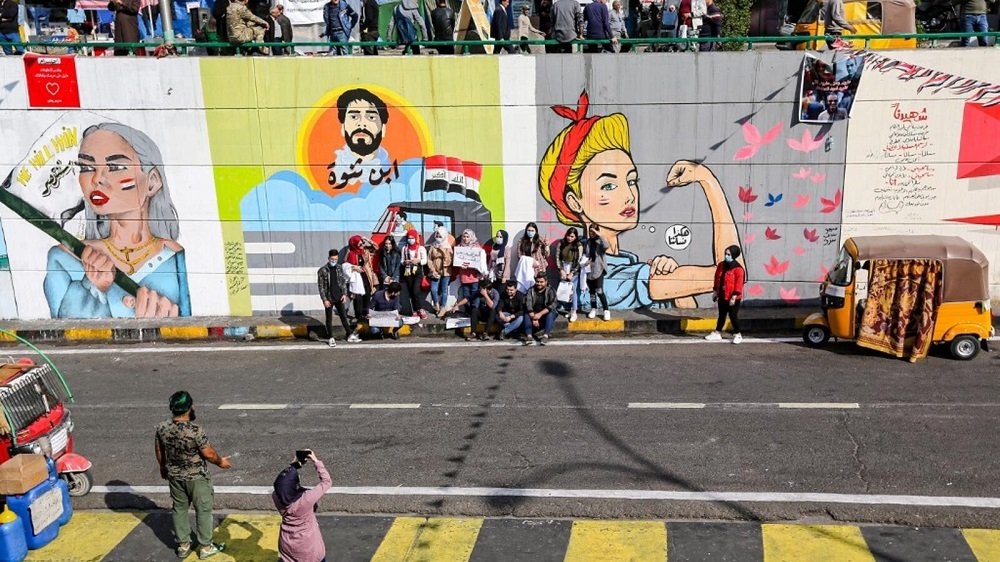 Graffiti in Tahrir Square Documents Iraqis’ Anger, Sadness and Hopes