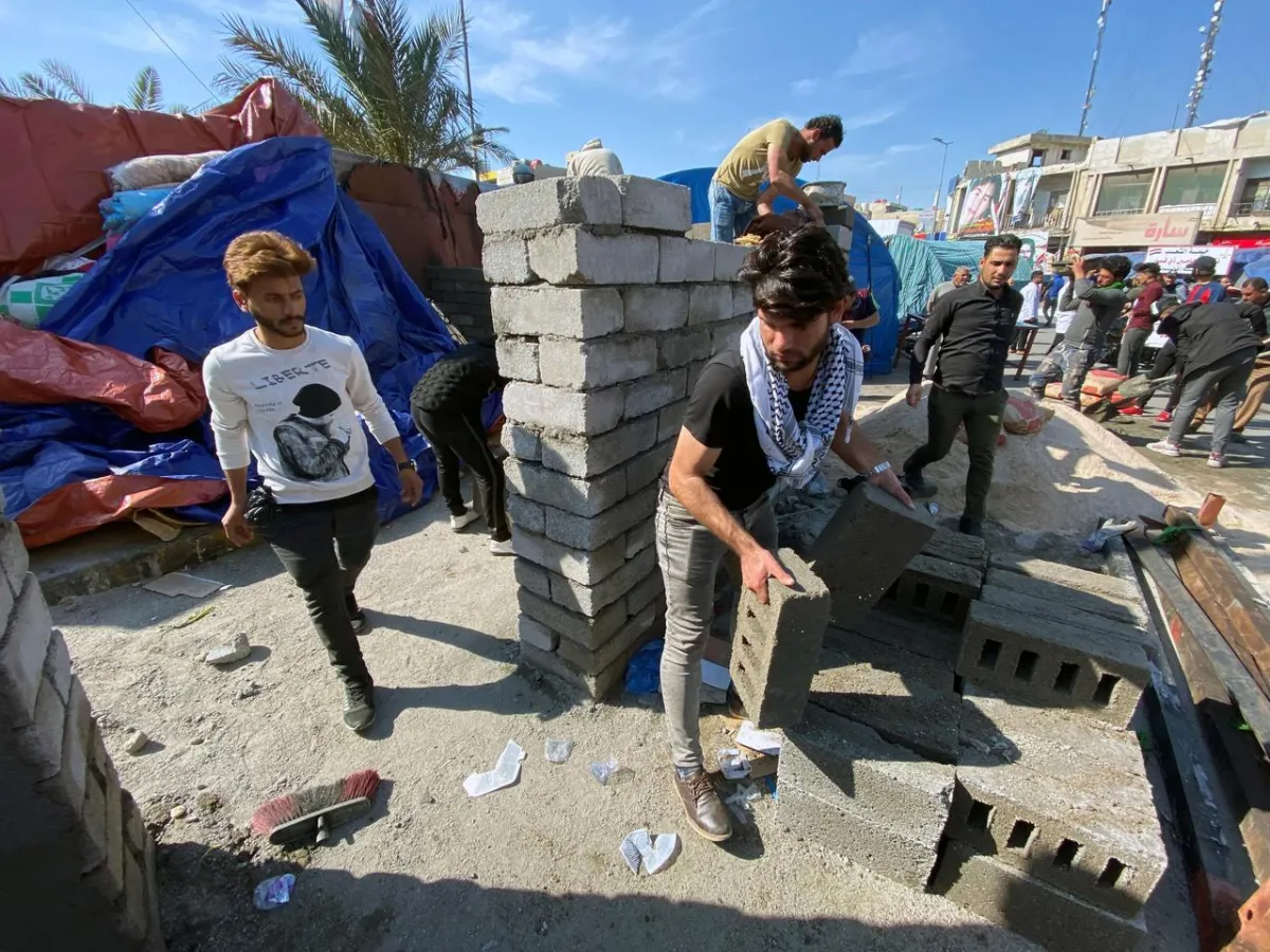 Iraqis Rebuild Wrecked Protest Camp as Violence Escalates