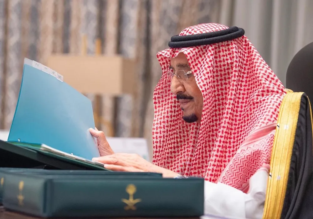 King Salman Sends Message on Bilateral Ties to King of Bahrain