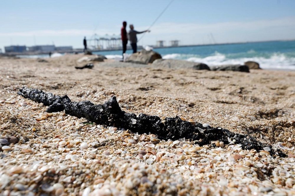 Oil Spill off Israel Reaches South Lebanese Beaches