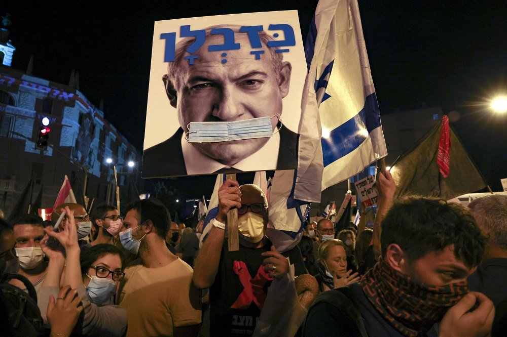 Thousands Rally at Anti-Netanyahu Protest ahead of Vote