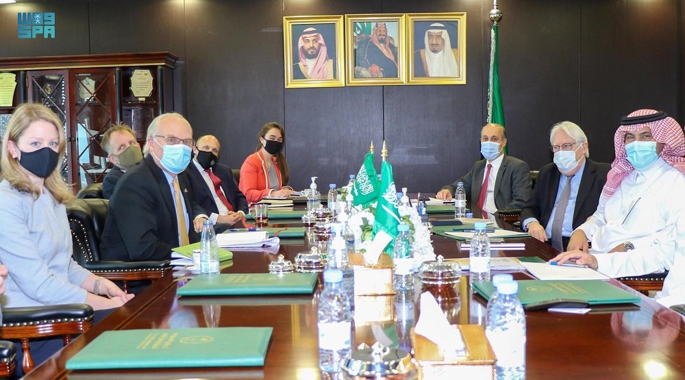 Saudi Ambassador, US, UN Envoys Discuss Kingdom's Initiative on Yemen
