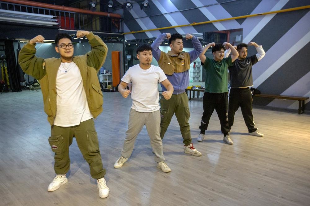‘Plus-Size’ Boy Band in China Seeks to Inspire Fans