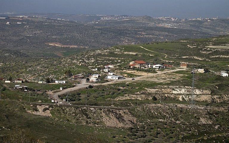 PLO Accuses Israeli Army of Supporting Efforts to Seize Palestinian Lands