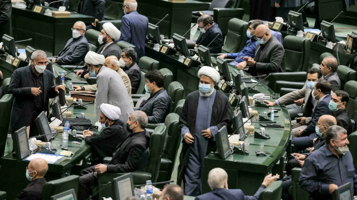 Iran’s Raisi Says Tackling Covid, Reviving Economy Priorities