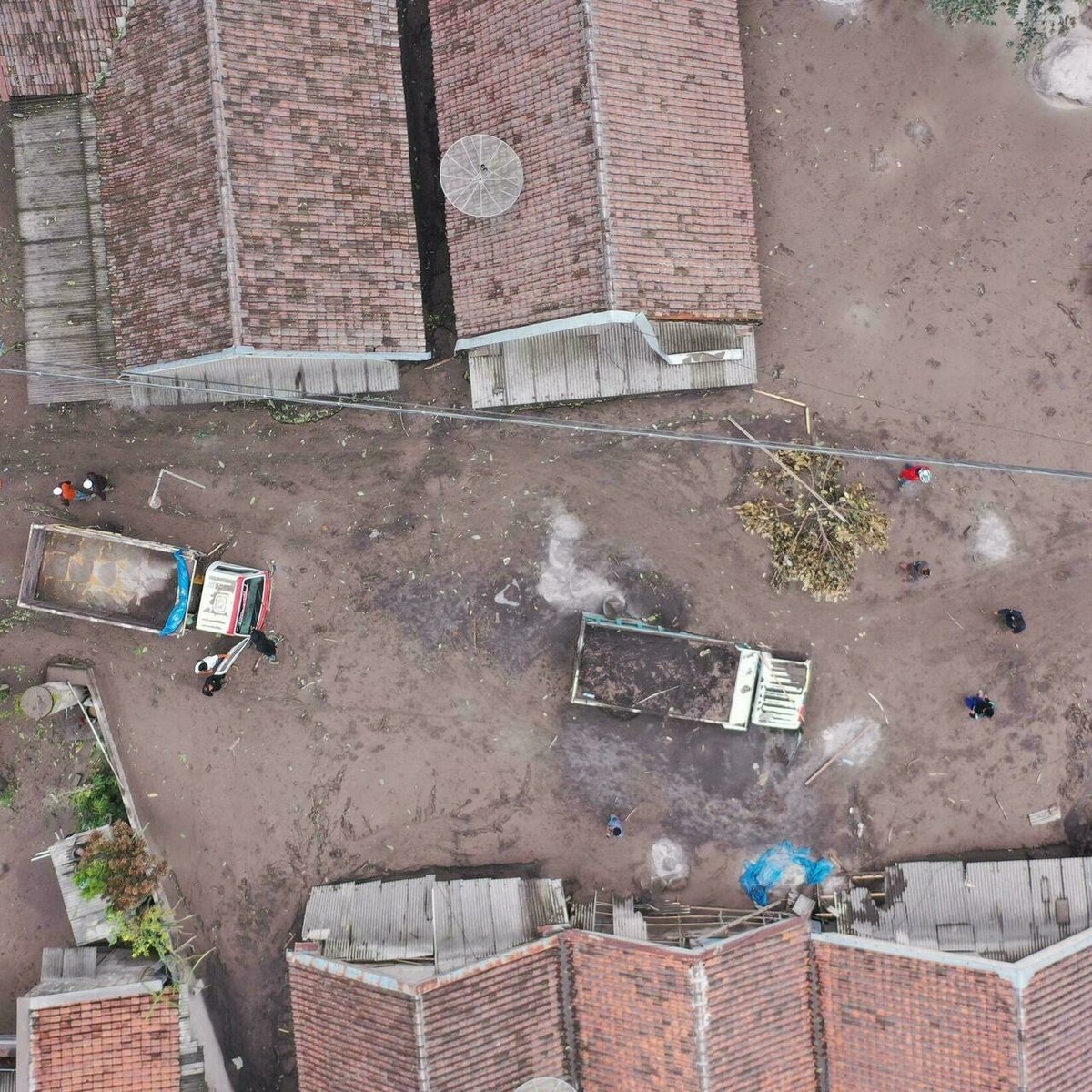 Indonesia Volcano Erupts again, Hampering Rescue Operations