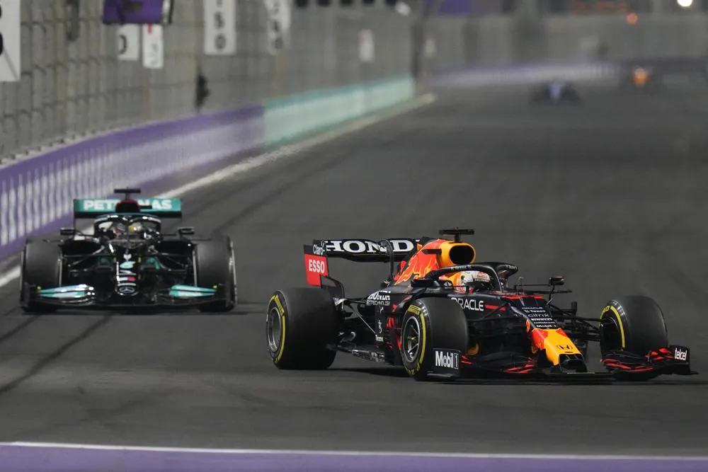 F1 on Tenterhooks: History for Hamilton or Victory for Verstappen