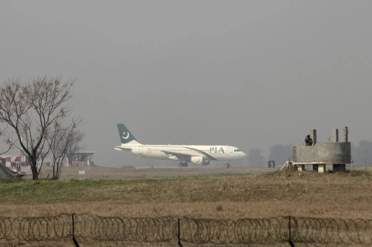 Acil iniş yapan uçağın pilotu vardiyası bittiği için seferi tamamlamayı ...