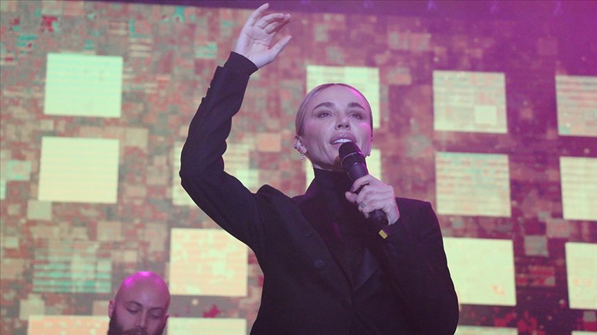 Şarkıcı Gülşen, hakkındaki soruşturma kapsamında tutuklandı