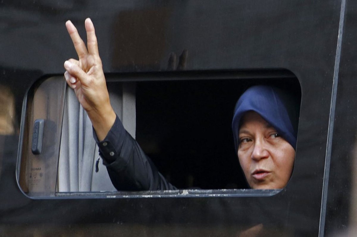 Faize Rafsancani parti faaliyetlerinden men edildi