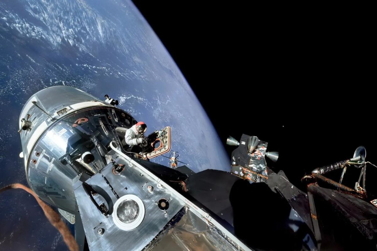 NASA astronotlarının yıllar önce Ay'da çektiği 35 bin fotoğraf yenilendi