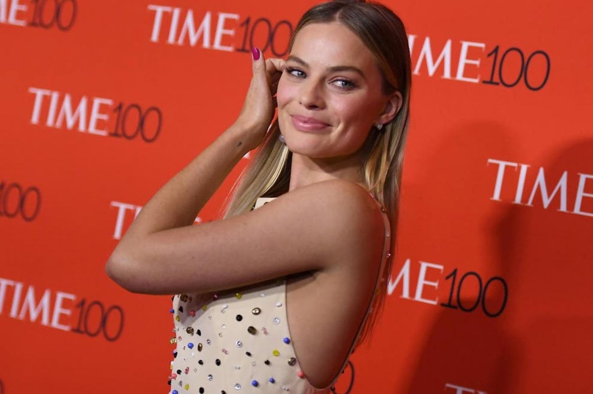 Margot Robbie senaryo okurken yönetmeni horlayarak uyumaya başlamış