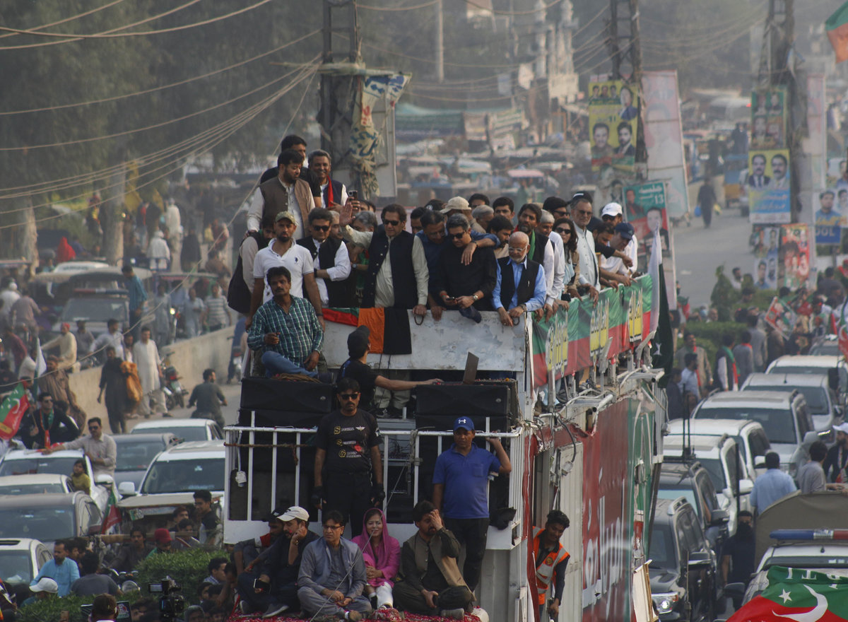 Pakistan’da İmran Han’ın başkent İslamabad’a yürüyüşü sürüyor