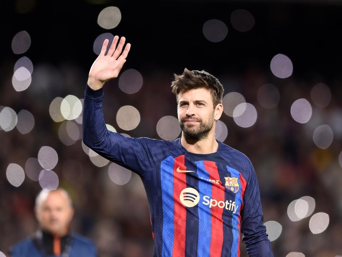 Pique Insists He'll Be Back at Barca in Tearful Speech