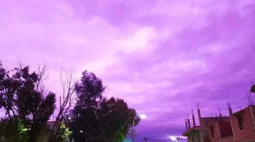 Cezayir’in Konstantin şehrinde gökyüzü menekşe rengine dönüştü