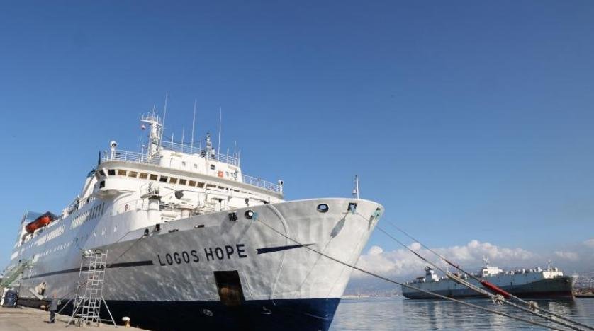 Lübnanlıların indirimli kitap satın alabilecekleri en büyük yüzen kitap ...