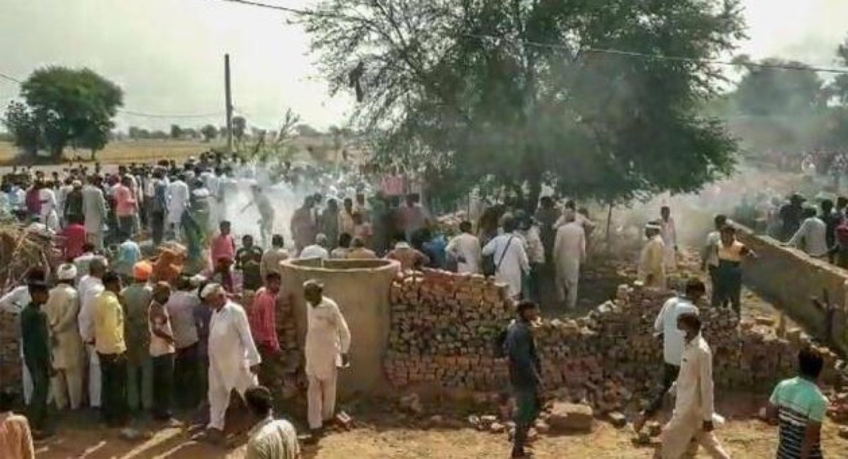 Hindistan’da savaş uçağı yerleşim yerine düştü, 2 sivil öldü