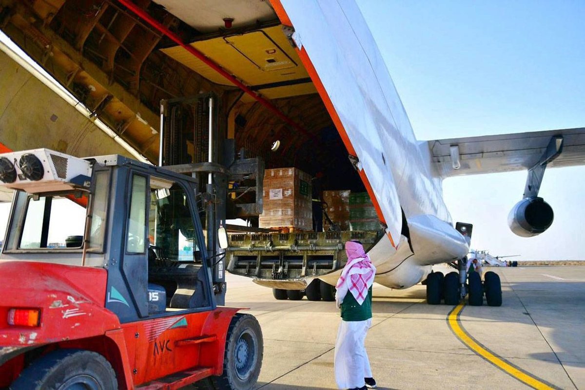 Suudi Arabistan’ın 8’inci yardım uçağı Port Sudan Havalimanı’na ulaştı