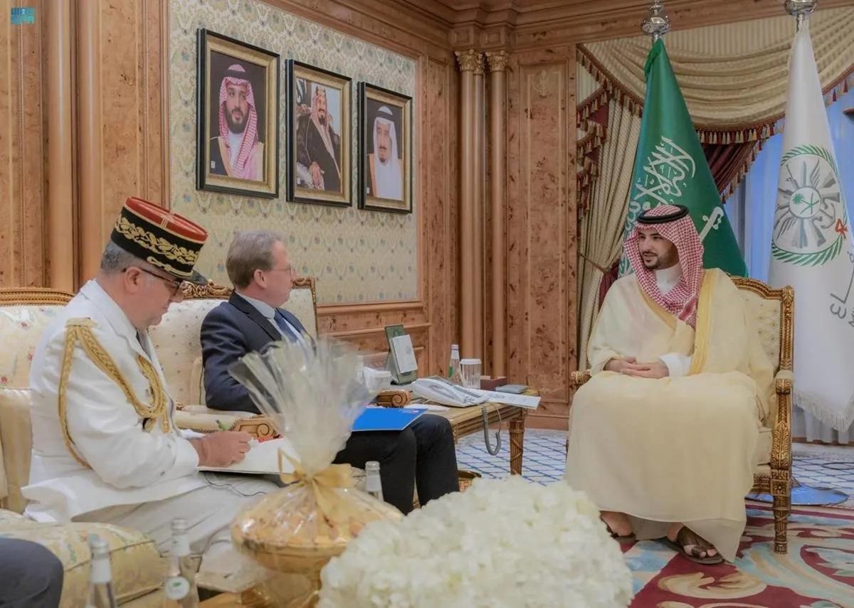 Suudi Arabistan Savunma Bakanı, Fransa’nın Riyad Büyükelçisi ile görüştü