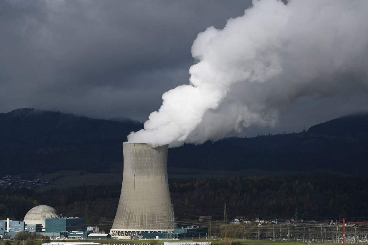 İsveç'in 10 yeni nükleer reaktör inşa etme planı tepki çekti