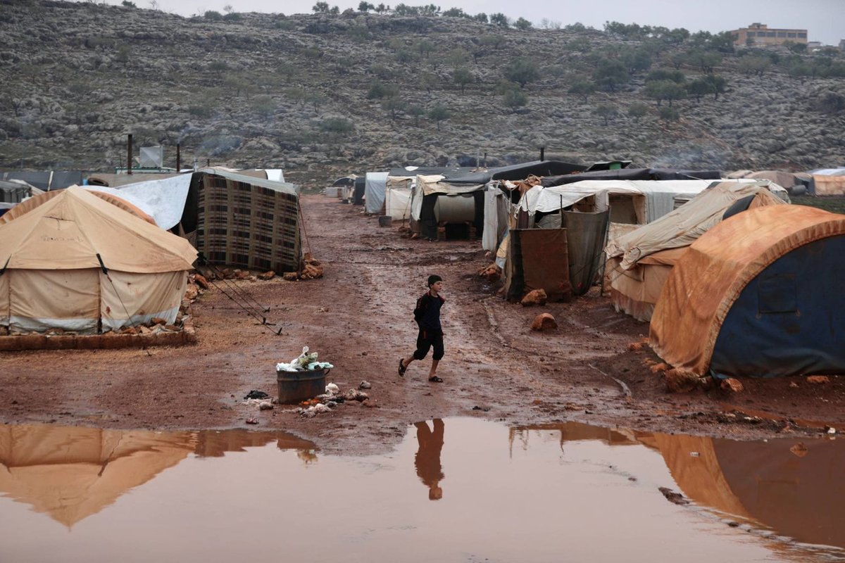 Rus savaş uçaklarının, İdlib'e düzenlediği hava saldırılarında 3 sivil ...