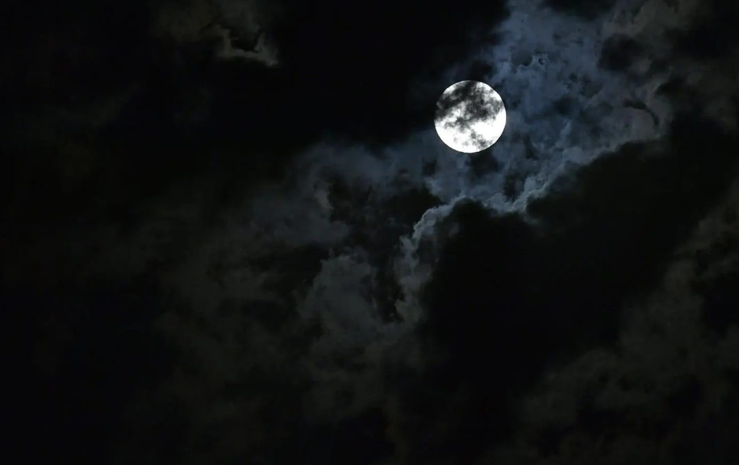 Super Blue Moon Lights Saudi Arabia’s Night Sky