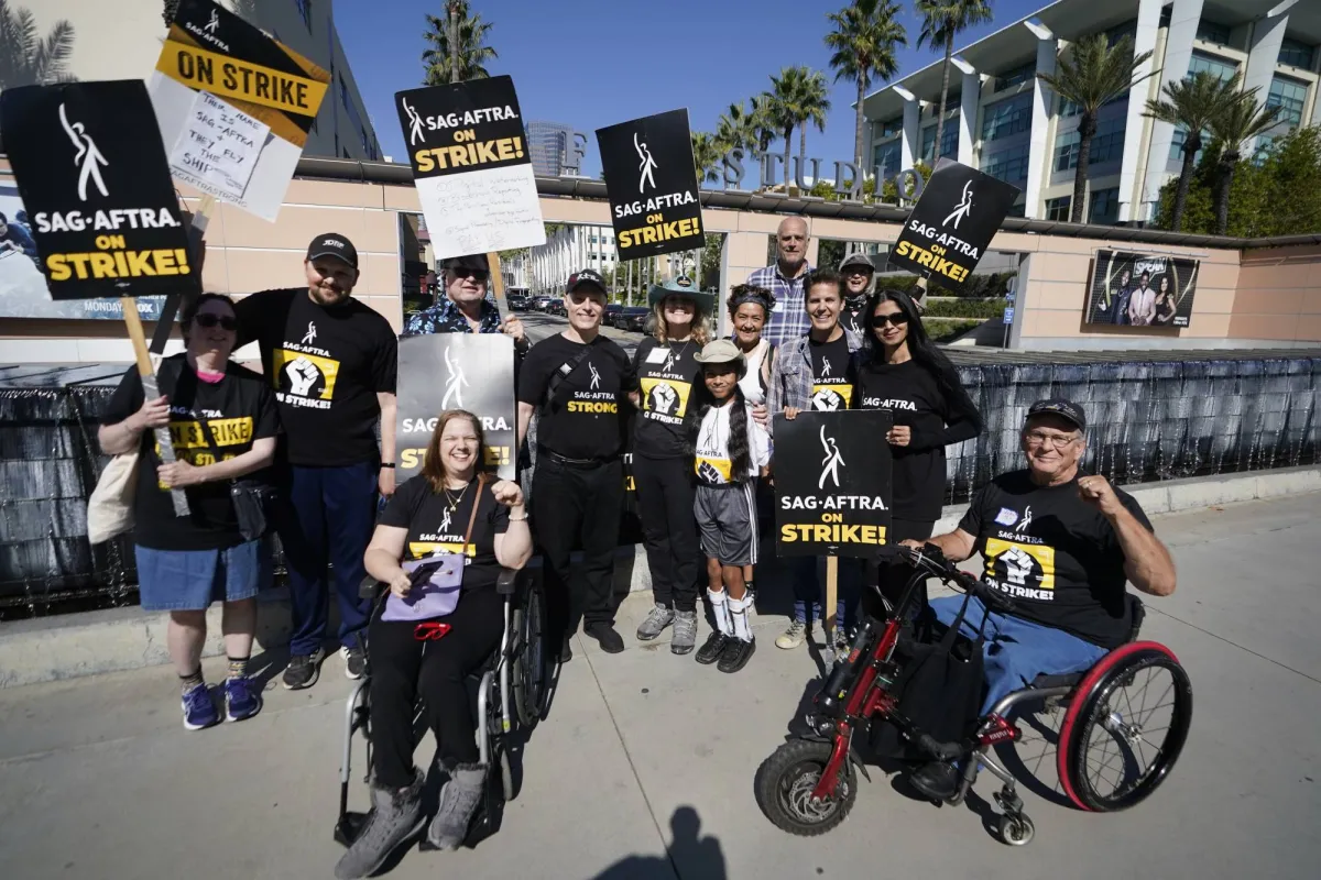 Striking Hollywood Actors Set Saturday for Next Round of Talks with Studios