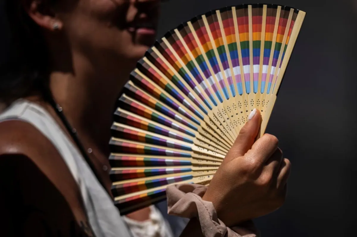 Hem ısıtıp hem de serinleten güneş enerjili kıyafet yapıldı