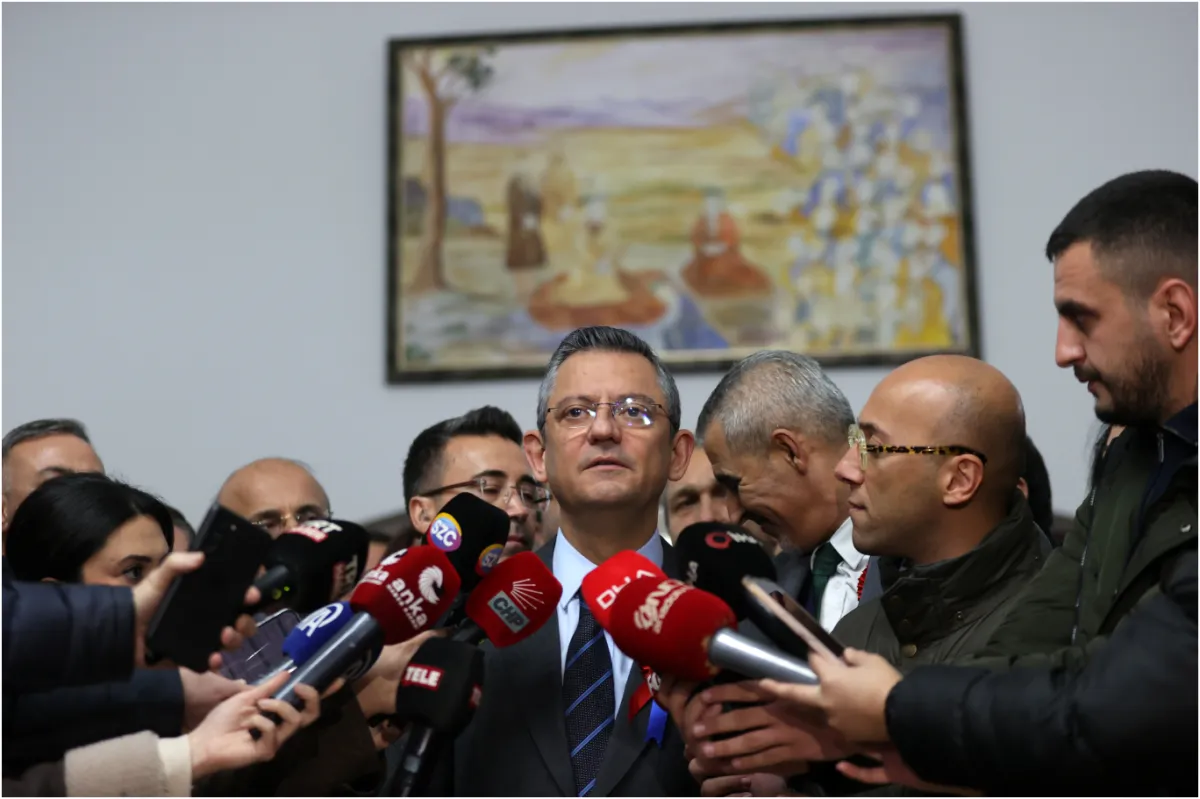 CHP Genel Başkanı Özel: Dün cenazeye katıldığımız andan itibaren o ...