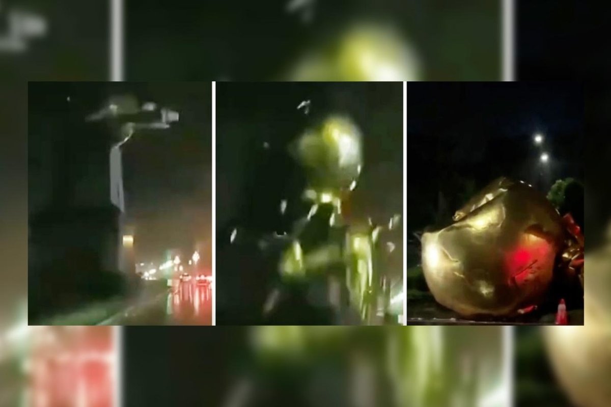 45 metrelik uçan at heykeli, bir otomobile doğru düşerken görüntülendi