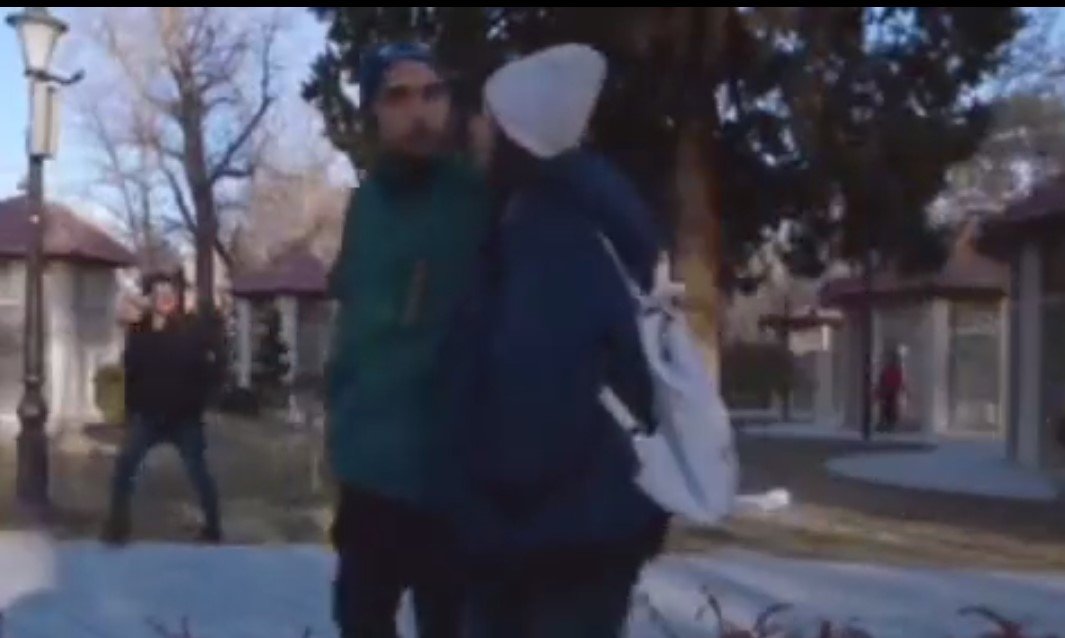 İran'da öpüşen çiftin görüntülerini yayımlayan devlet kanalı özür diledi