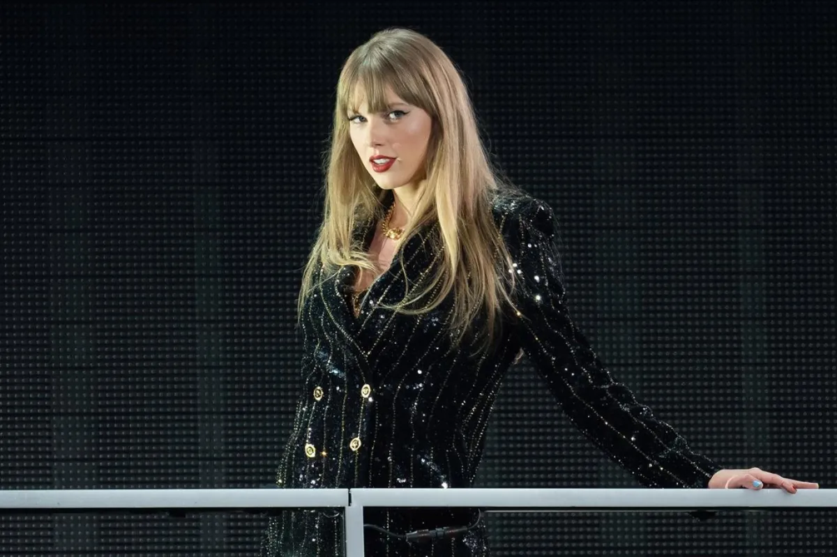 Taylor Swift, Kobe Bryant'ın bir sözünün yazdığı kolyeyle görüntülendi