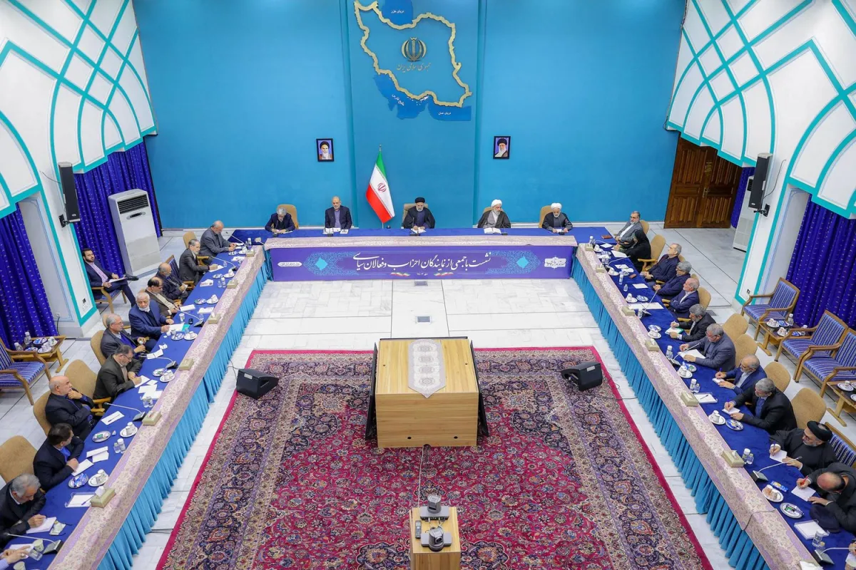 İran Cumhurbaşkanı ile parti temsilcileri arasında seçimlere ilişkin ...