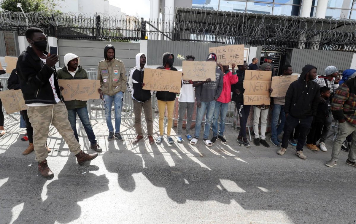 IOM, yaklaşık 400 göçmenin Tunus’tan sınır dışı edilmesine yardımcı oldu