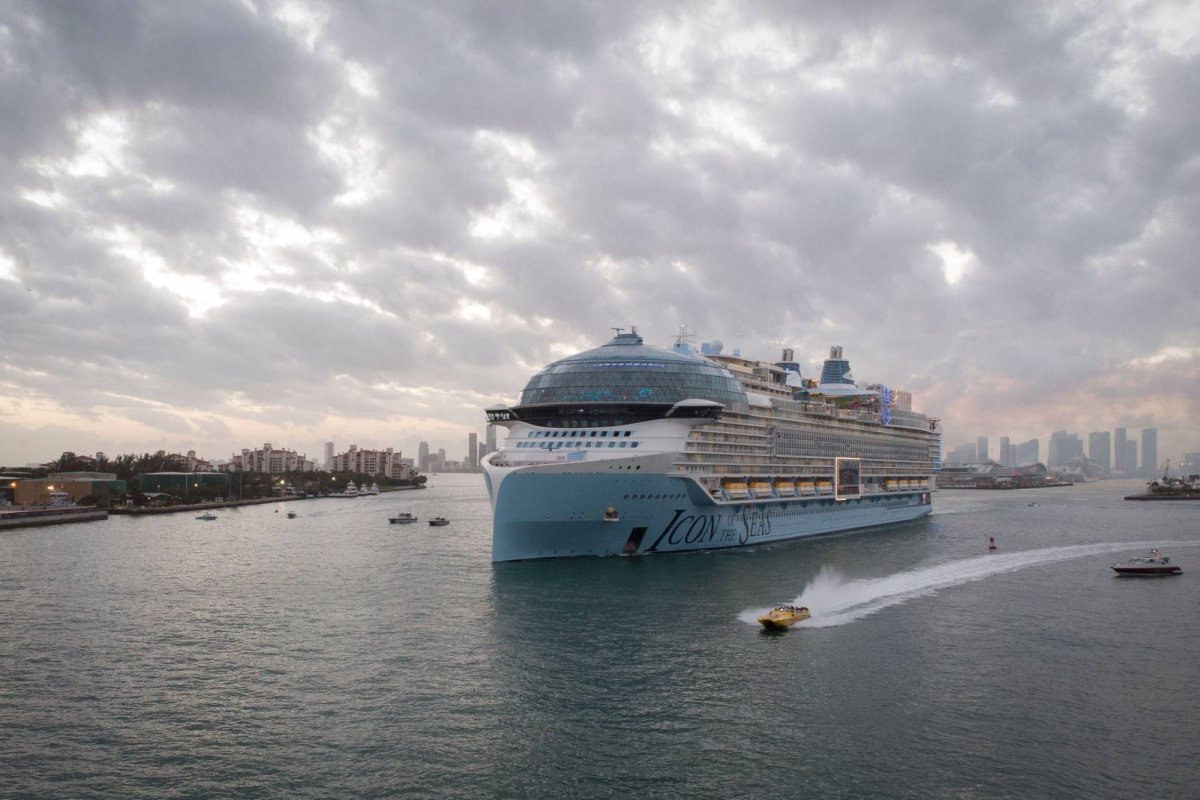 World's Largest Cruise Ship Sets Sail