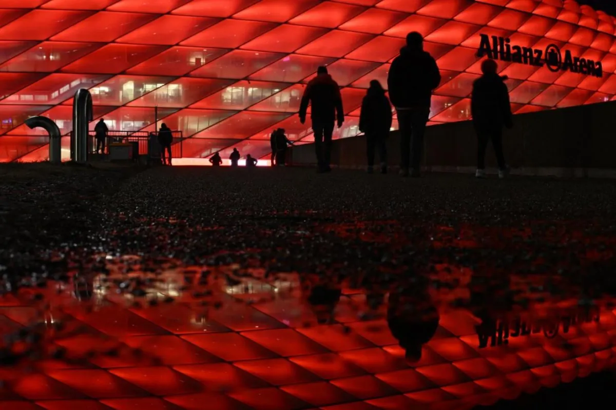 Nazi Partisi'nin kurulduğu birahanede faşist selamı veren Lazio ...