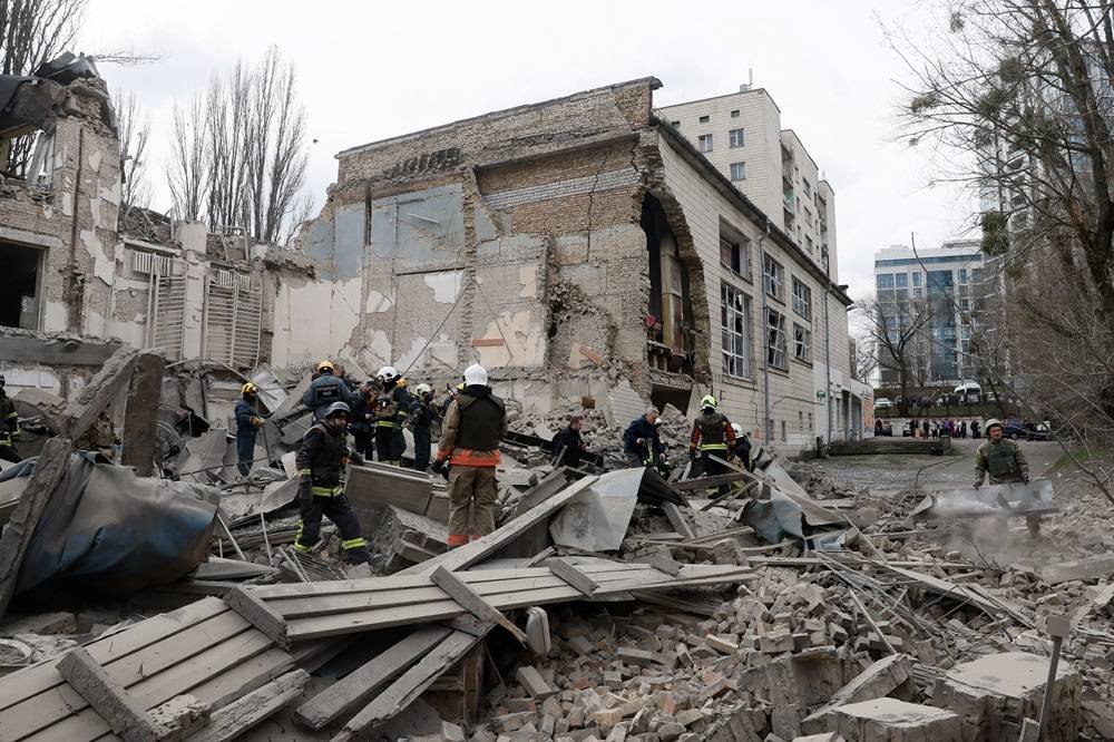 Missile Debris Falls in Kyiv, Building Badly Damaged, Say Ukrainian ...