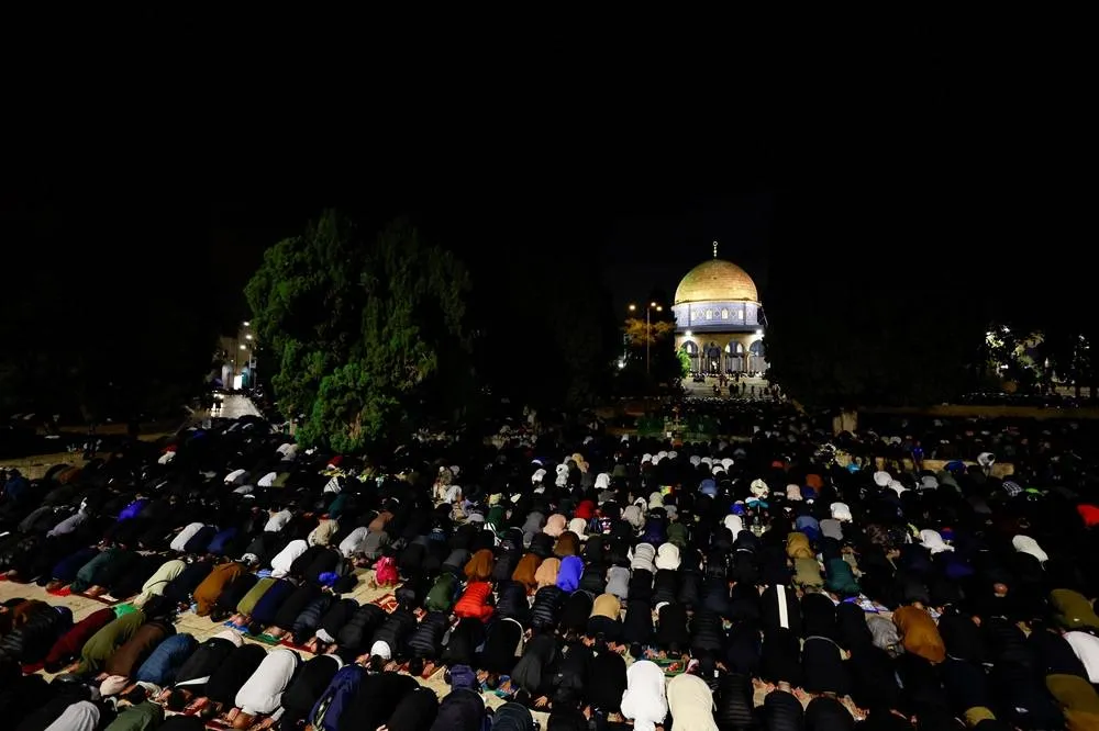 Palestinian Muslims Mark Sad and Tense ‘Holiest Ramadan Night’ in Jerusalem