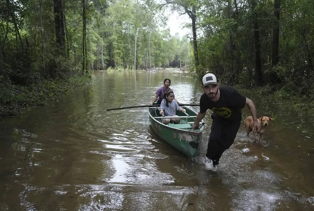 Heavy Rains Ease around Houston but Flooding Remains after Hundreds of ...